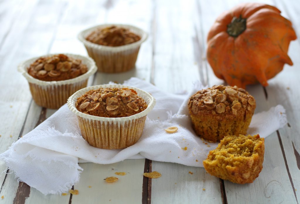 Muffin morbidi alla zucca e fiocchi di soia senza latticini - Papilla ...
