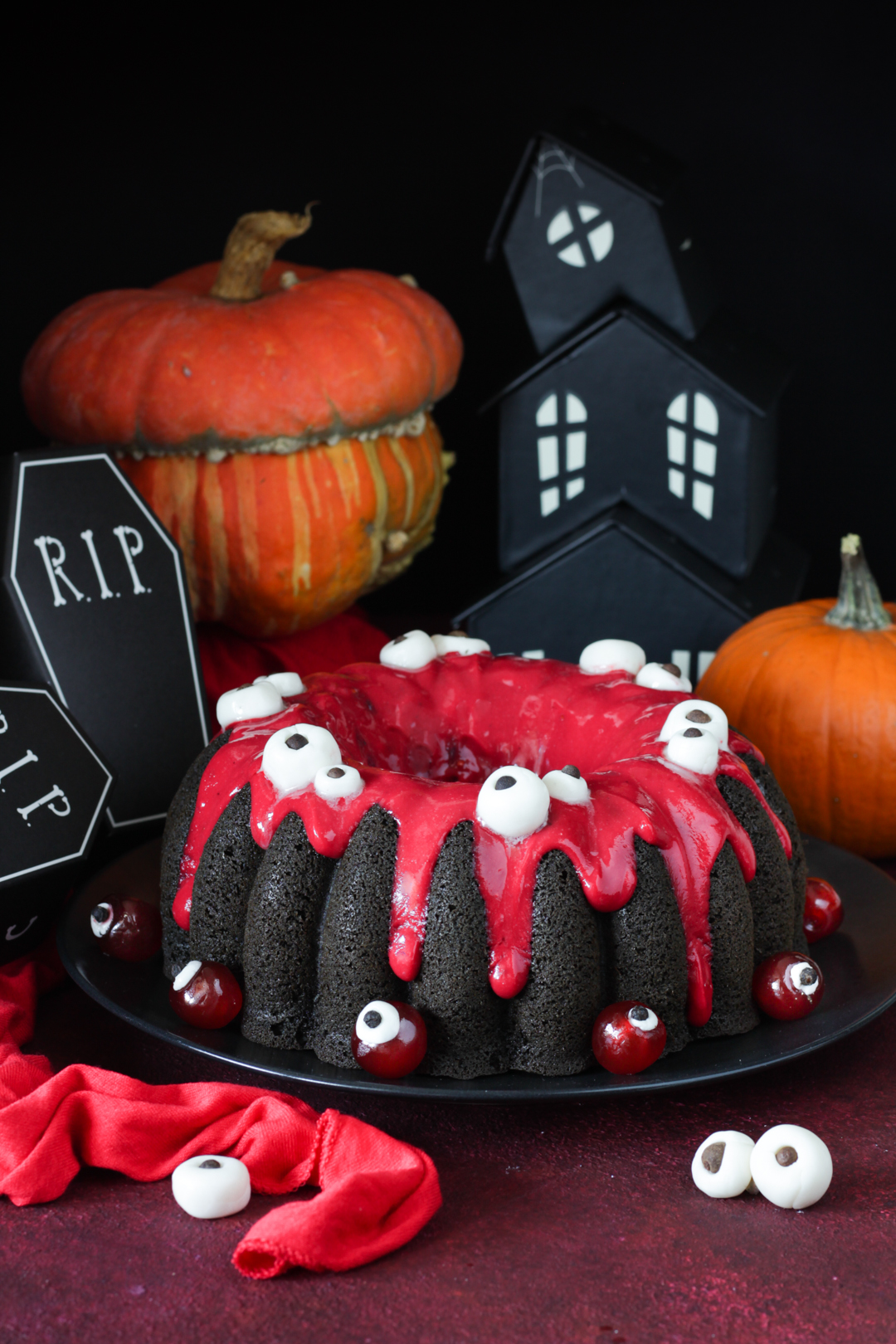 Torta di Halloween con albumi e ribes rosso - Buona da paura!