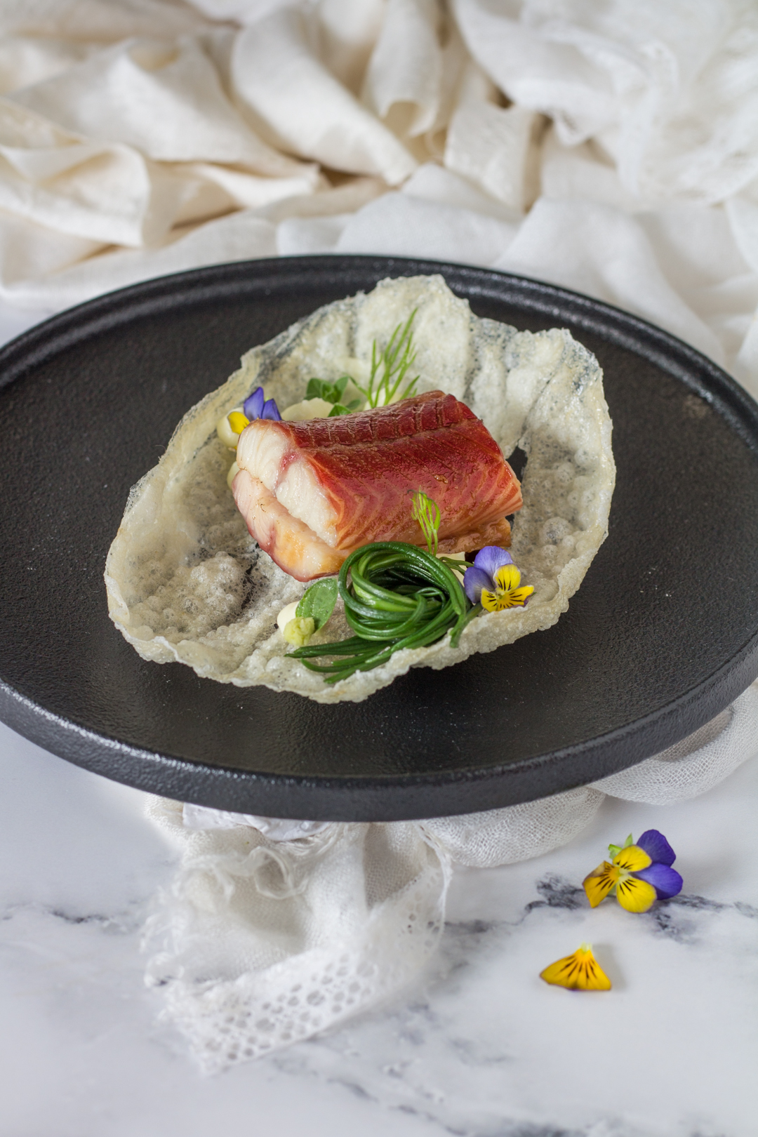 Anguilla laccata su cialda di riso soffiato - Una ricetta bella e ...