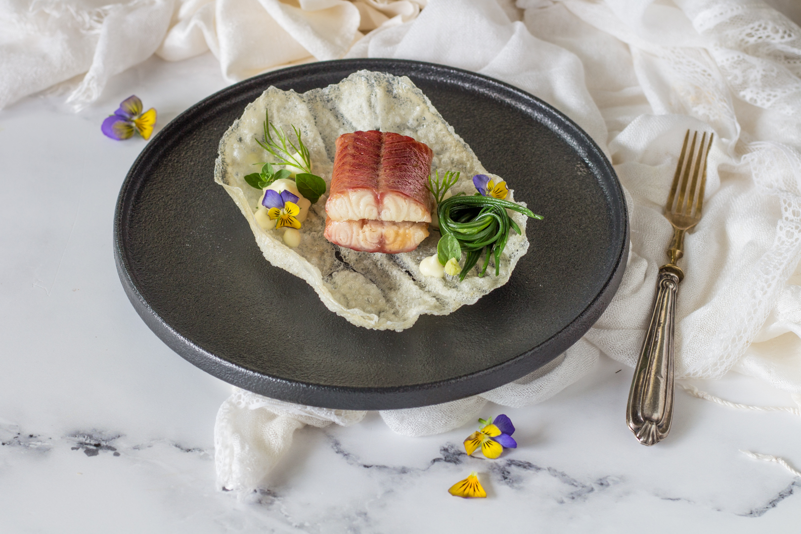 Anguilla laccata su cialda di riso soffiato - Una ricetta bella e ...