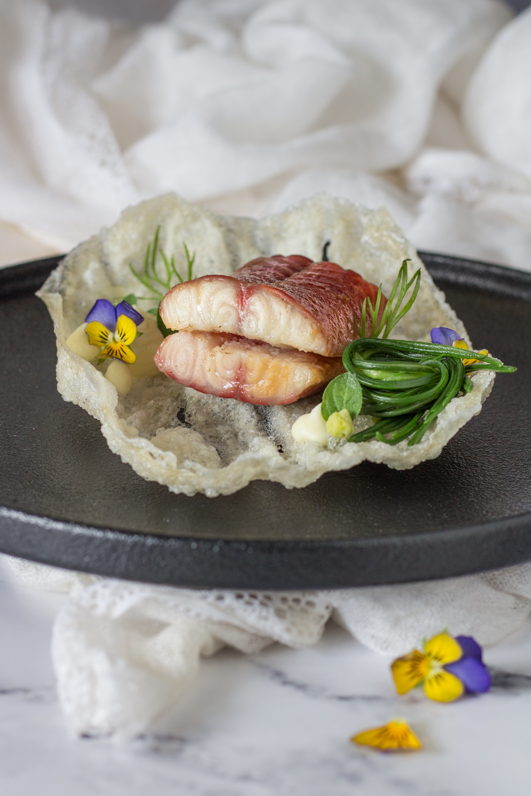 Anguilla laccata su cialda di riso soffiato - Una ricetta bella e ...